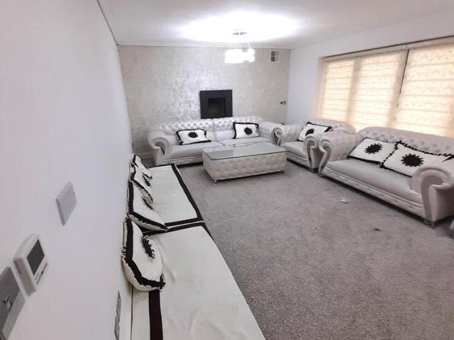 5 bedroom detached house to rent