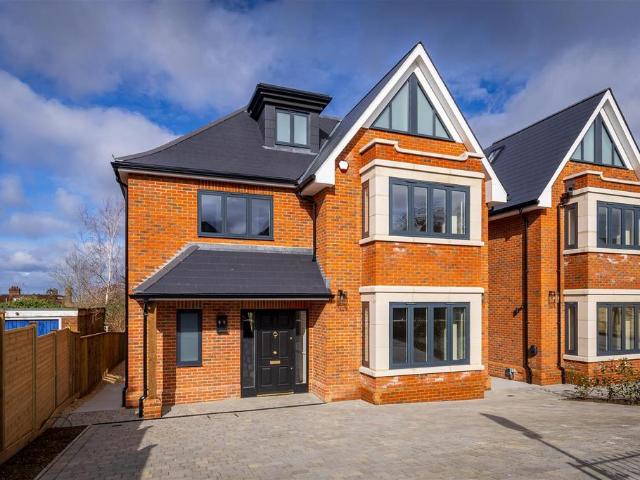 5 bedroom detached house to rent