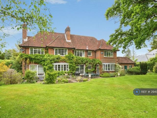 5 bedroom detached house to rent