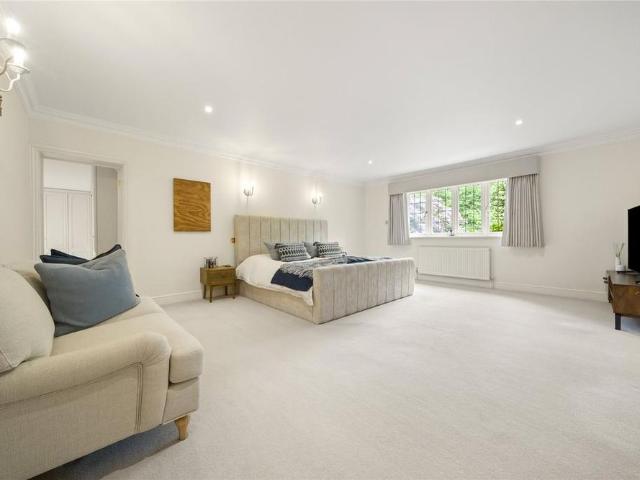 5 bedroom detached house to rent