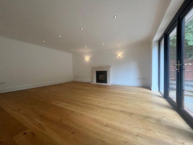 5 bedroom detached house to rent