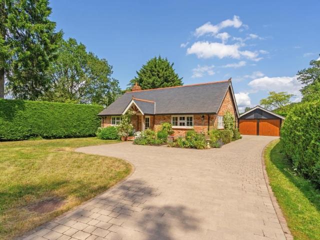 5 bedroom detached house to rent