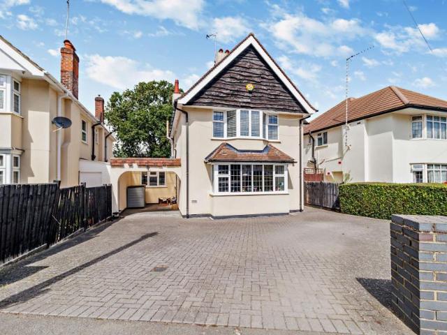 5 bedroom detached house to rent