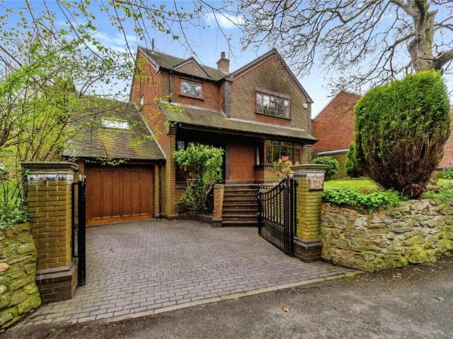 5 bedroom detached house to rent