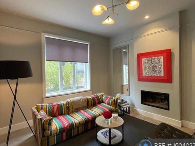 5 bedroom detached house to rent