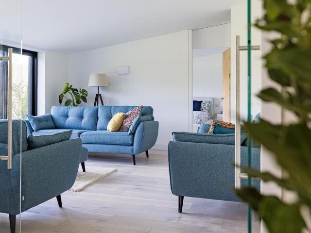 5 bedroom detached house to rent