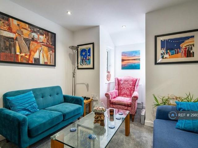 5 bedroom detached house to rent