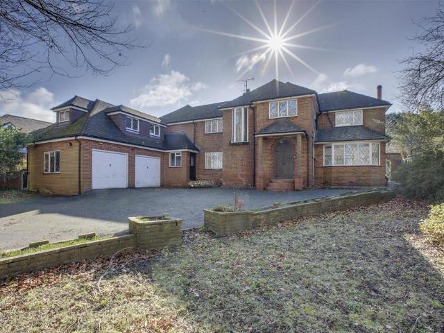 5 bedroom detached house to rent