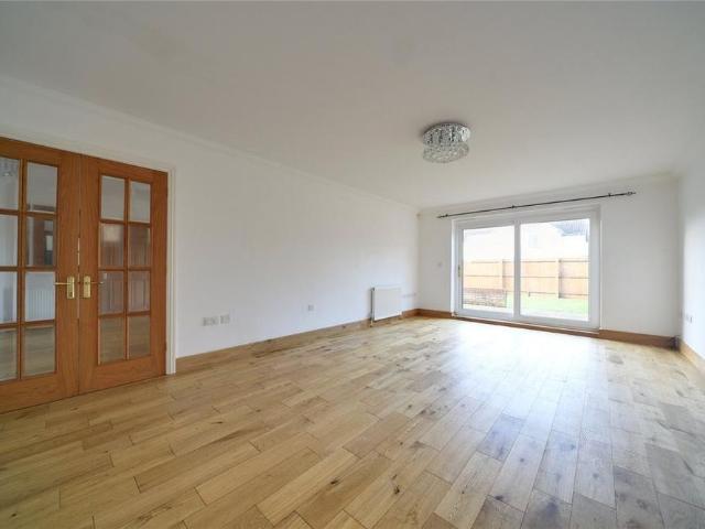 5 bedroom detached house to rent