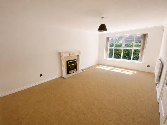 5 bedroom detached house to rent