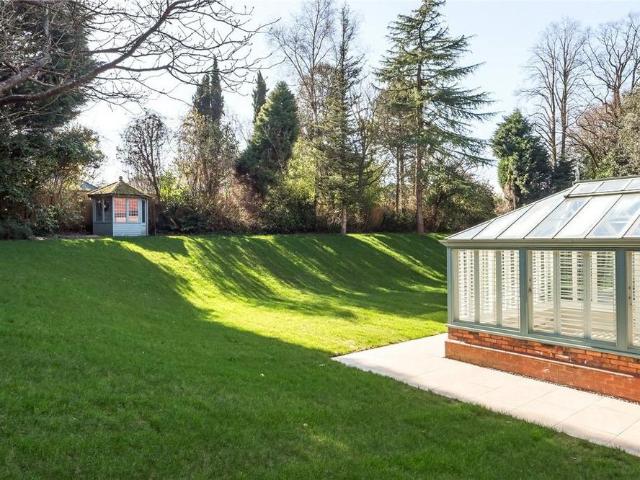 5 bedroom detached house to rent