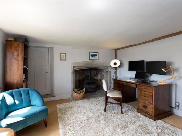 5 bedroom detached house to rent