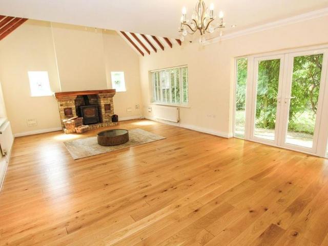 5 bedroom detached house to rent