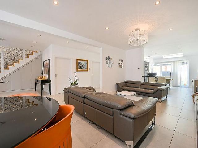 5 bedroom detached house to rent