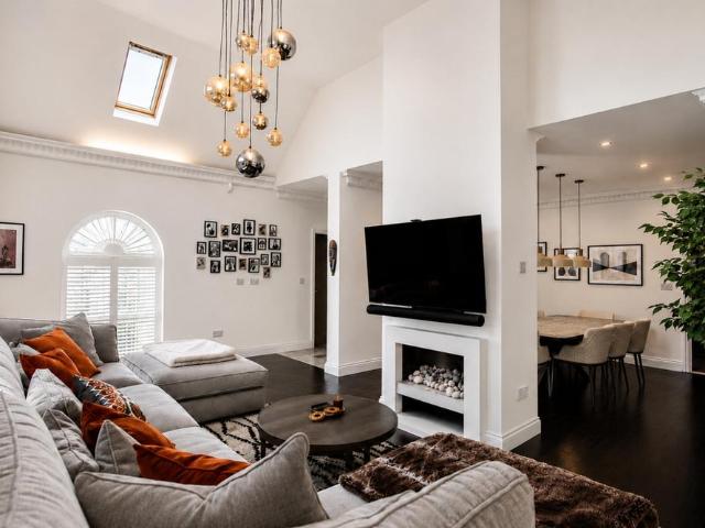 5 bedroom detached house to rent
