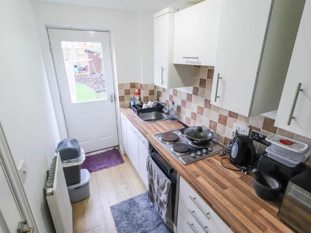 5 bedroom detached house to rent