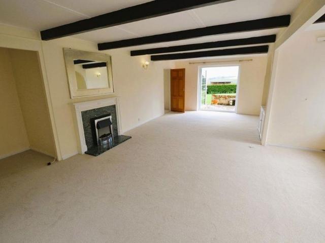 5 bedroom detached house to rent