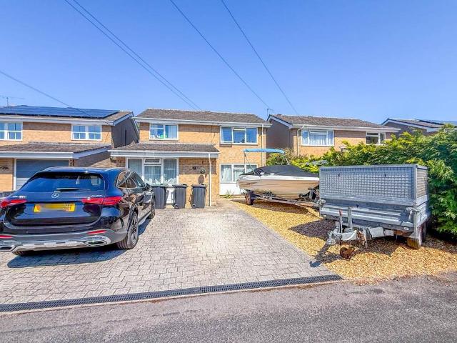 5 bedroom detached house to rent