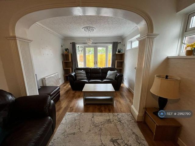 5 bedroom detached house to rent
