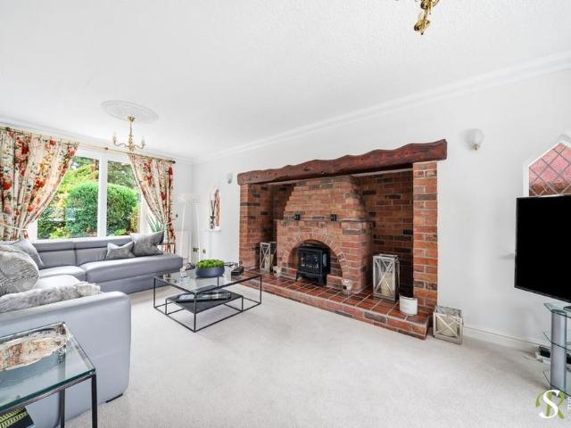 5 bedroom detached house to rent