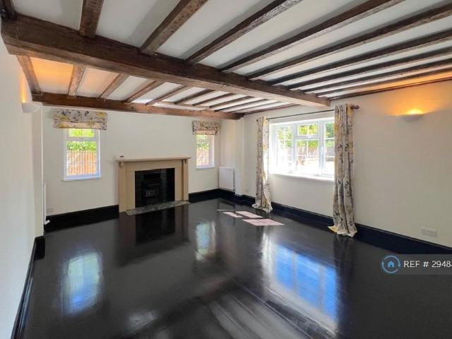 5 bedroom detached house to rent