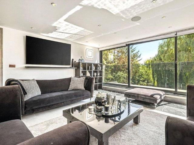5 bedroom detached house to rent