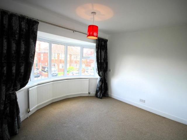 5 bedroom detached house to rent