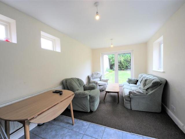 5 bedroom detached house to rent