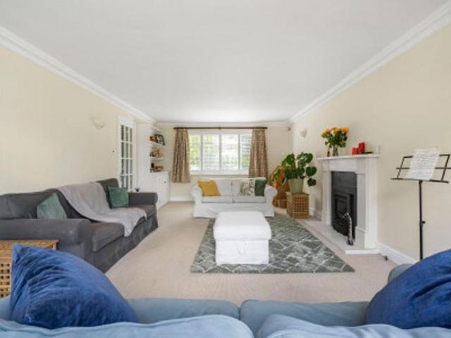 5 bedroom detached house to rent