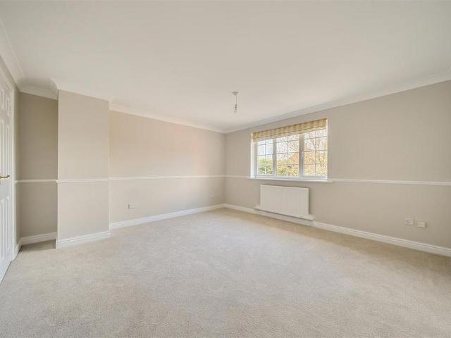 5 bedroom detached house to rent