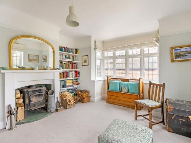 5 bedroom detached house to rent