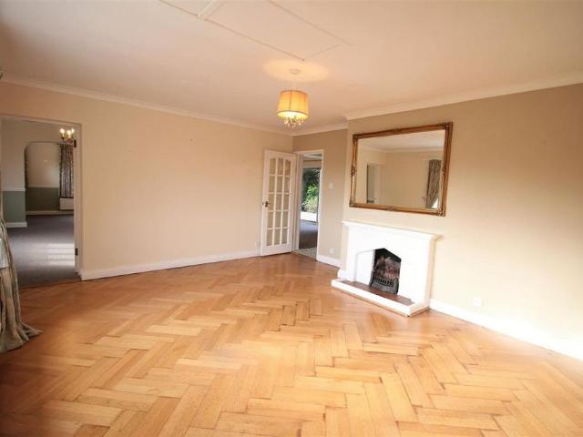 5 bedroom detached house to rent