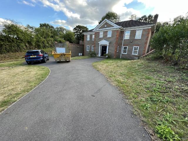 5 bedroom detached house to rent