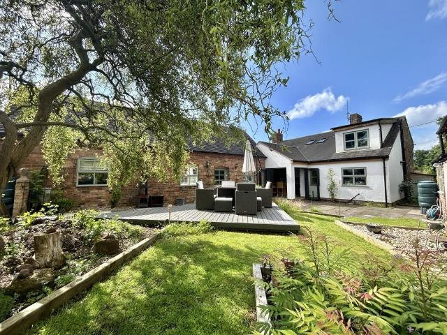 5 bedroom detached house to rent
