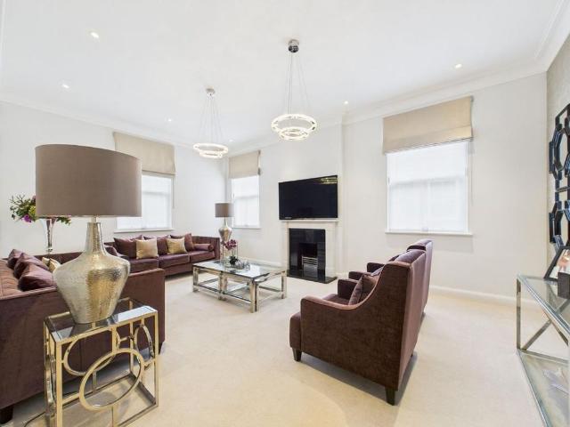 5 bedroom detached house to rent