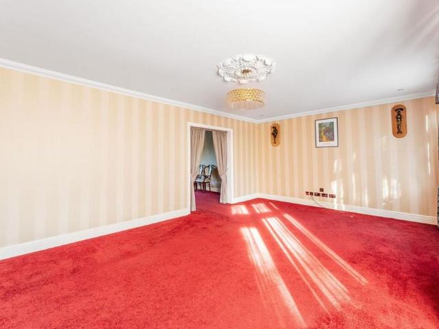 5 bedroom detached house to rent