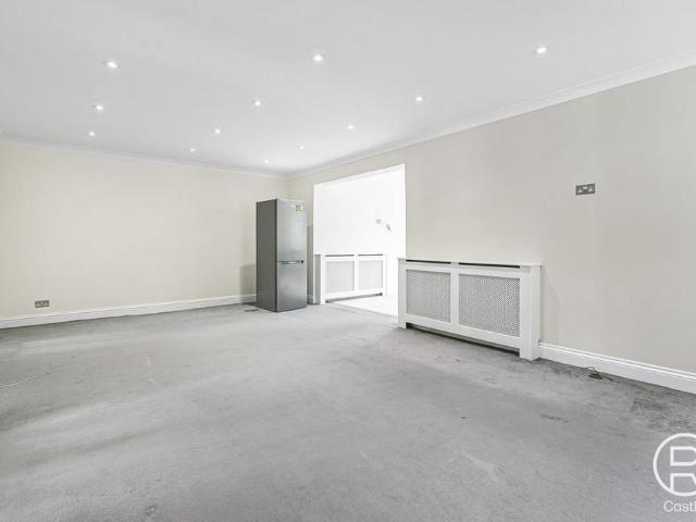 5 bedroom detached house to rent