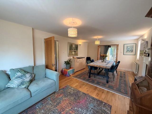 5 bedroom detached house to rent