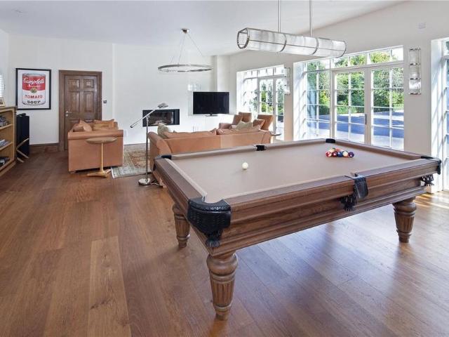 5 bedroom detached house to rent
