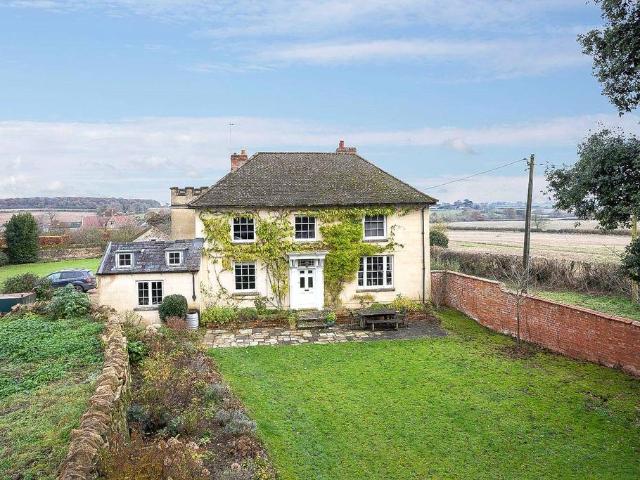 5 bedroom detached house to rent