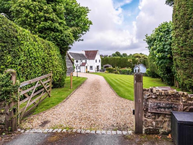 5 bedroom detached house to rent