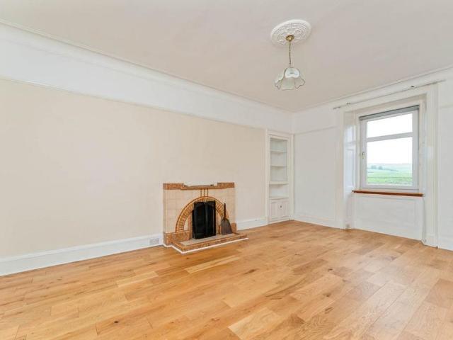 5 bedroom detached house to rent