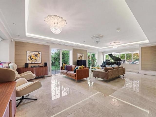 5 bedroom detached house to rent