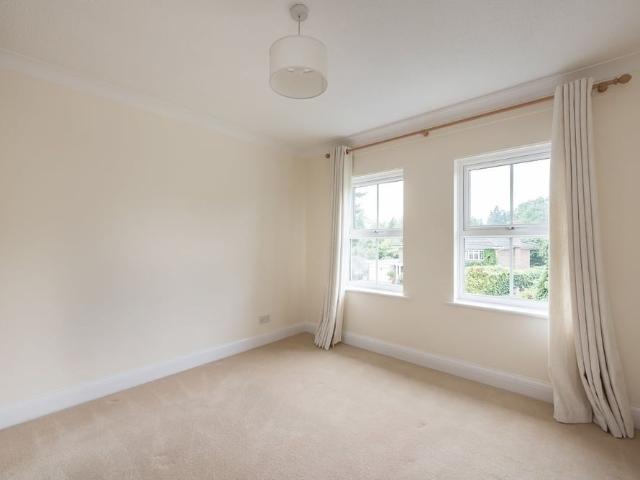 5 bedroom detached house to rent