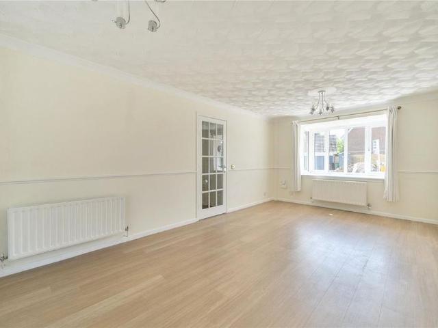 5 bedroom detached house to rent