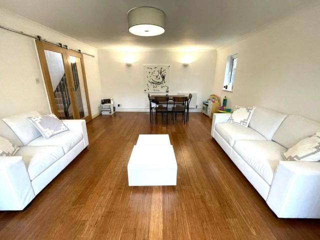 5 bedroom detached house to rent