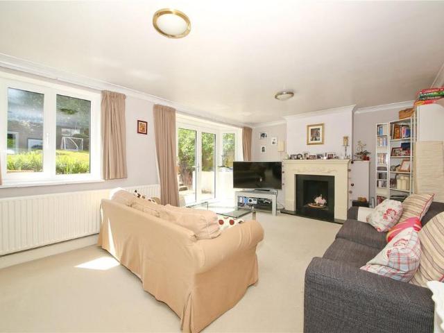 5 bedroom detached house to rent