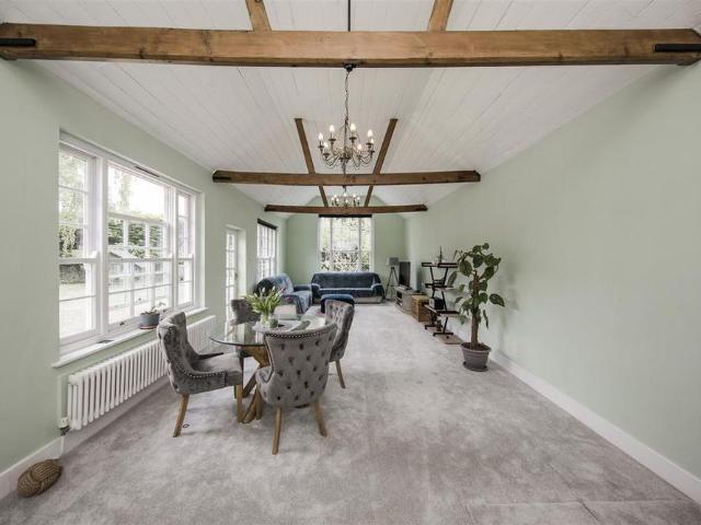 5 bedroom detached house to rent