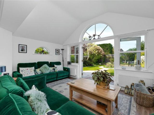 5 bedroom detached house to rent