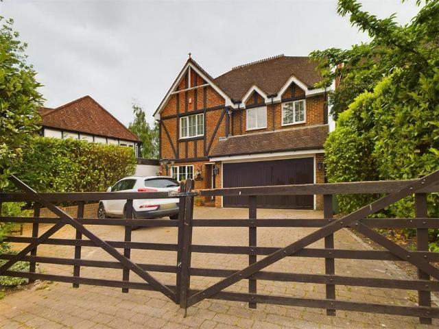 5 bedroom detached house to rent